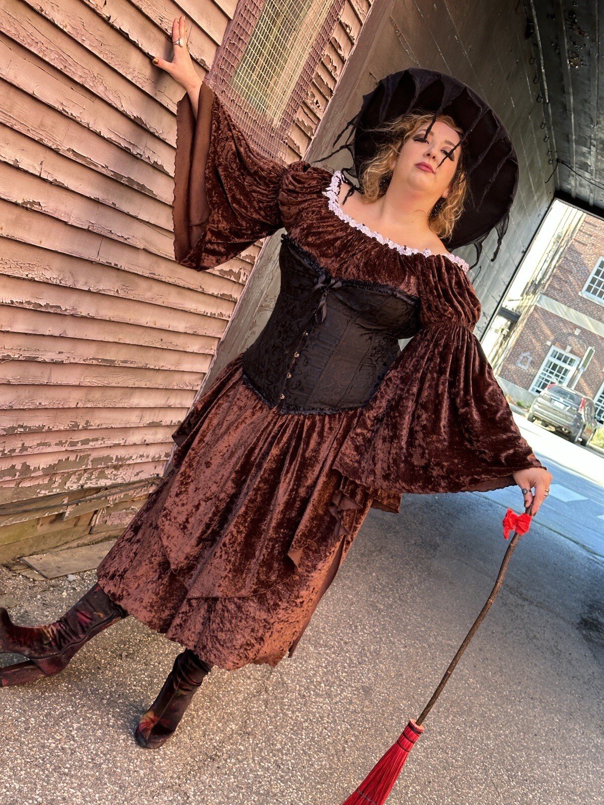 Brown velvet Renaissance dress-boss Wench-cosplay-medieval-witch ...