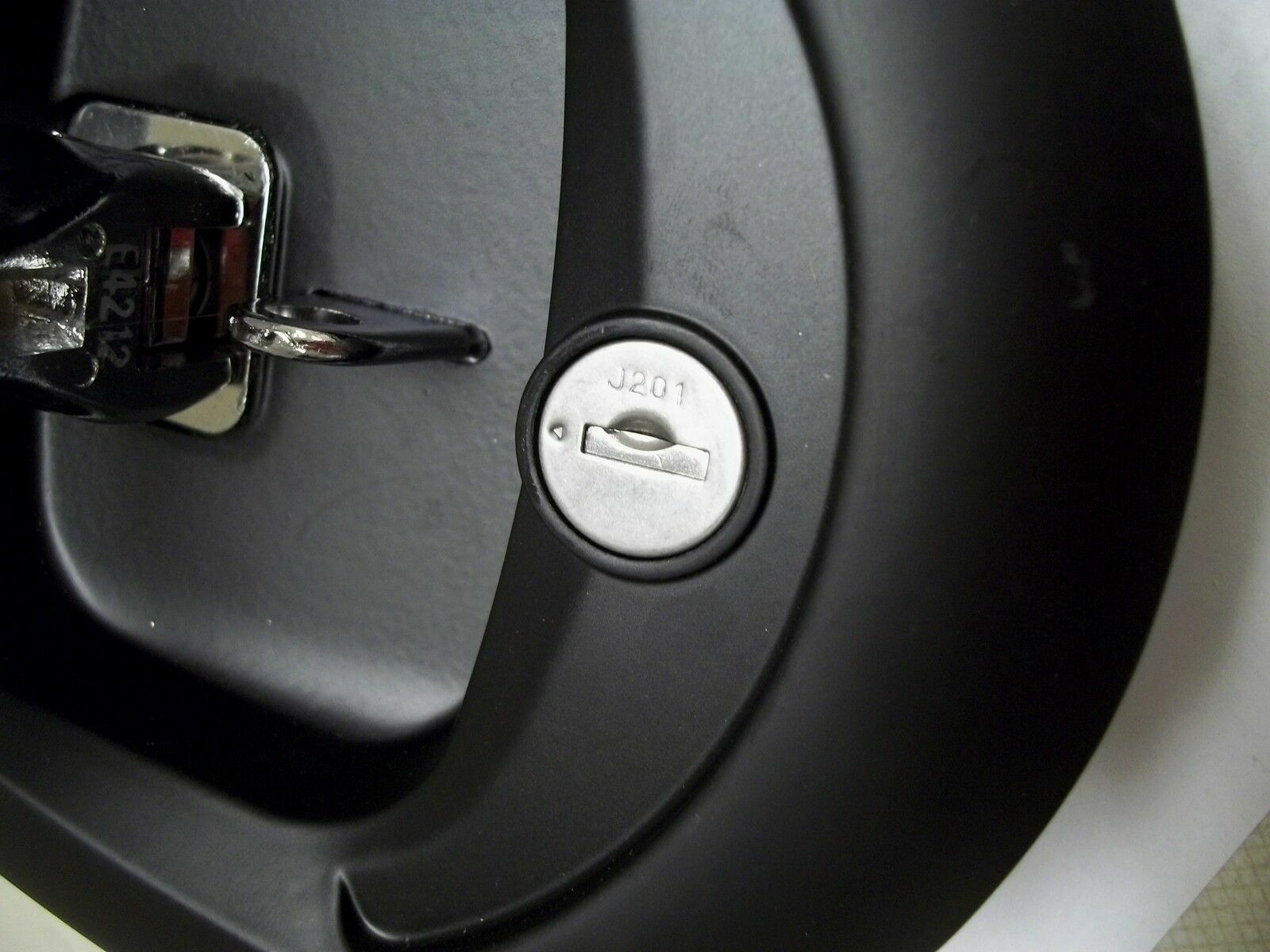 Auto Crane 560525001, Door Latch, Chrome T-Handle, Key Code J201 (03/ ...