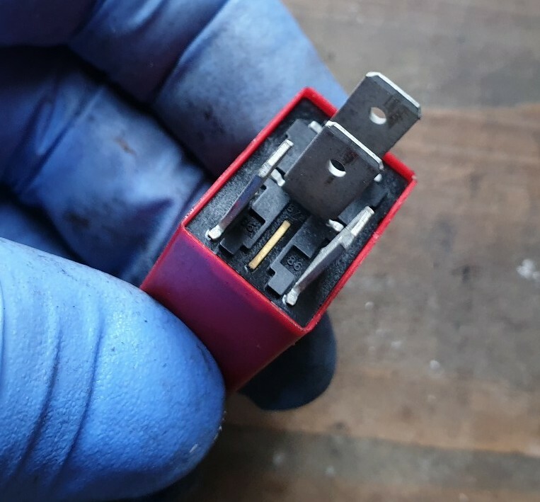 Fiat Alfa Lancia (09-17) 4-Pin Red Relay 34F231002 Omron 1/11299/85 12V ...