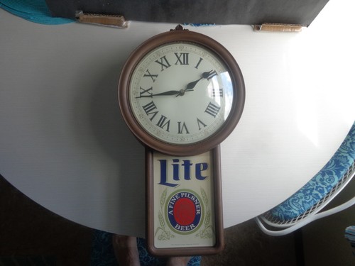 Vintage Miller Lite "A Fine Pilsner Beer Sign" Clock Battery Operated ...