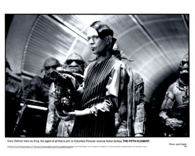 Gary Oldman The Fifth Element holding weapon Sci Fi Original 8x10 Photo ...