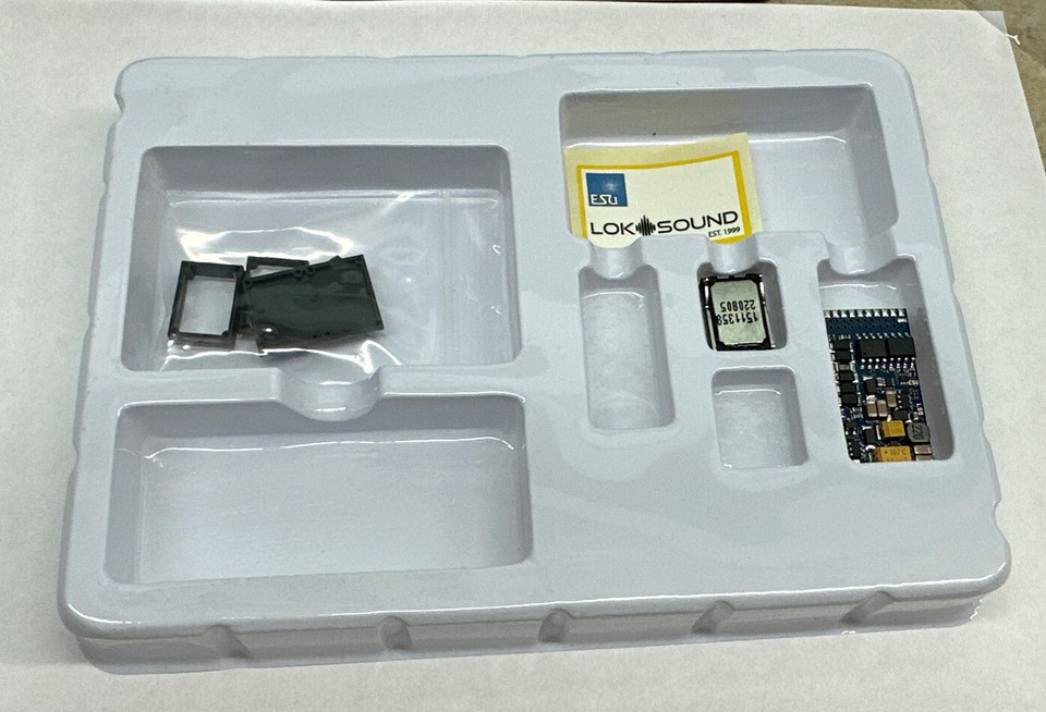 ESU 58419 LokSound 5 DCC/MM/SX/M4 NEM660 21 Pin Sound Decoder & 11x15mm ...