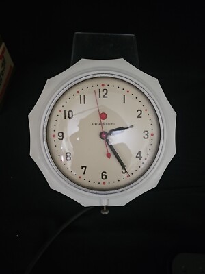 VTG General Electric Clock Model 2F02 Wall Art Deco 8X8 Tested Works ...