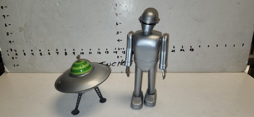 The Day the Earth Stood Still Wind up Toy robot GORT And Flying Saucer ...