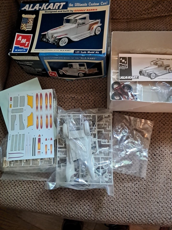 AMT Ertl Ala-Kart 1:25 Scale Kit #31159-1HD Open Box Barris Crest PE ...