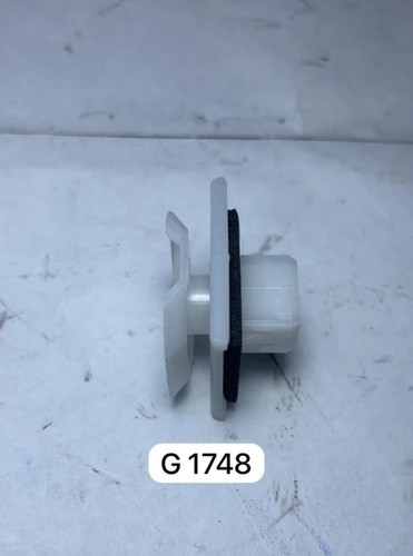 2X clip front panel small for isuzu nlr nqr nmr npr nrr fvz fvr fvm ...