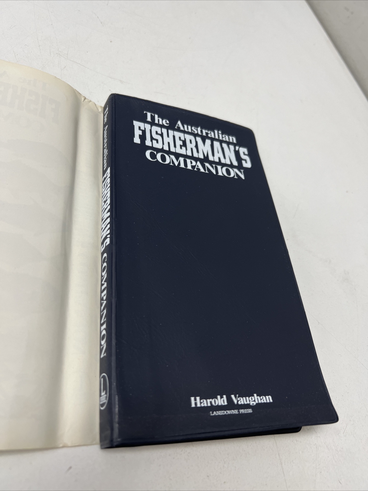 VINTAGE BOOK THE AUSTRALIAN FISHERMANS COMPANION VAUGHAN 1982 FISHING ...