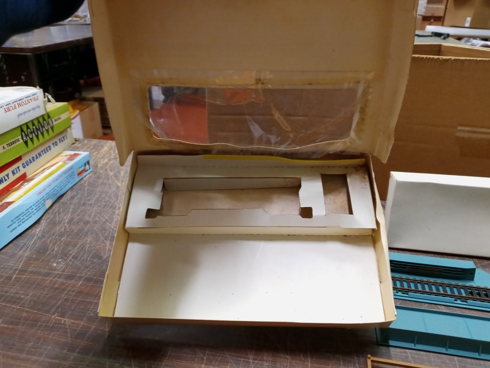 Vtg Tyco HO Scale Freight Unloading Box Car Burlington No Remote ...