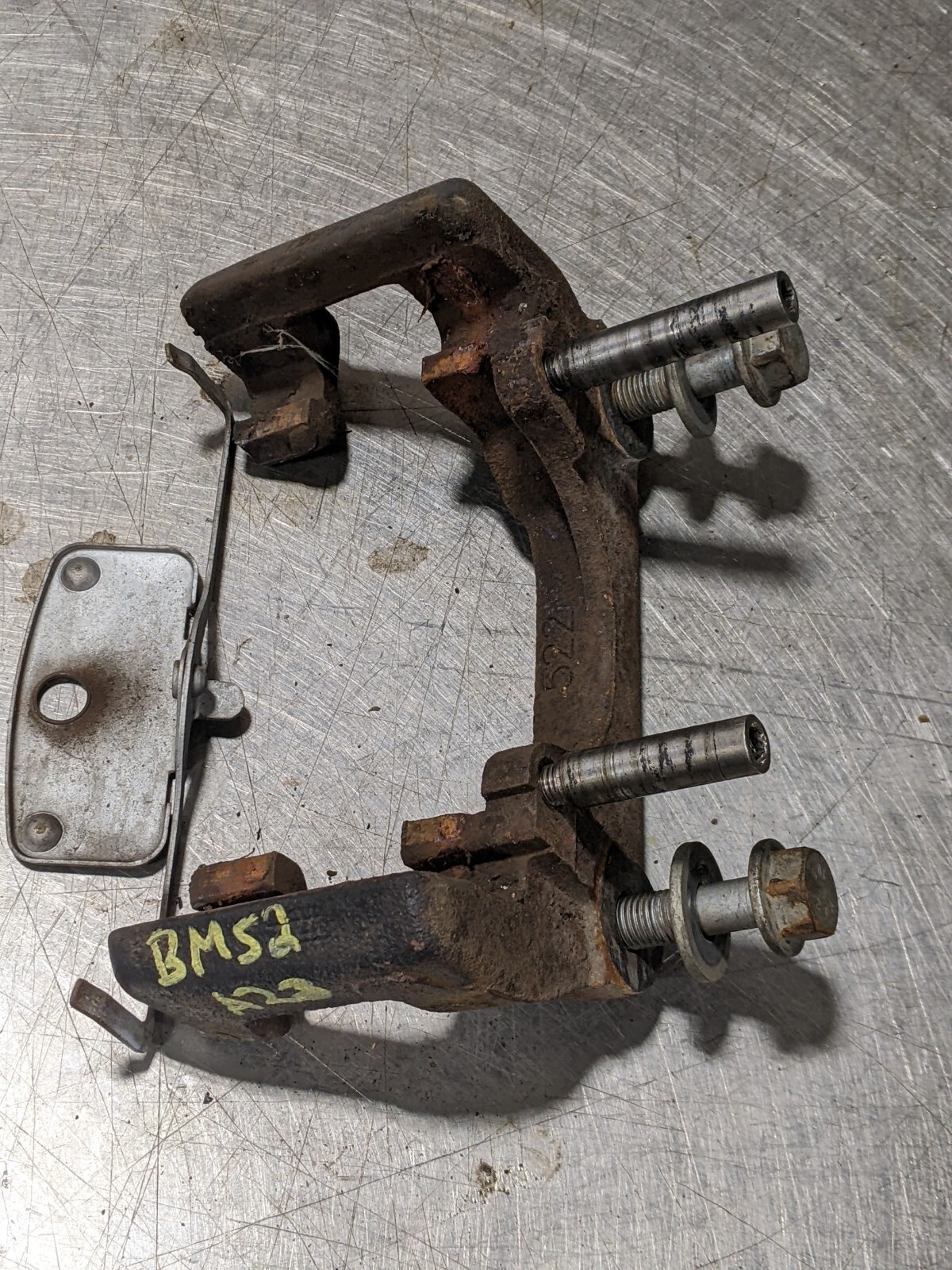 BMW 525I E60 2007 OE LEFT FRONT BRAKE PAD BRACKET CARRIER 34-11-6-753 ...