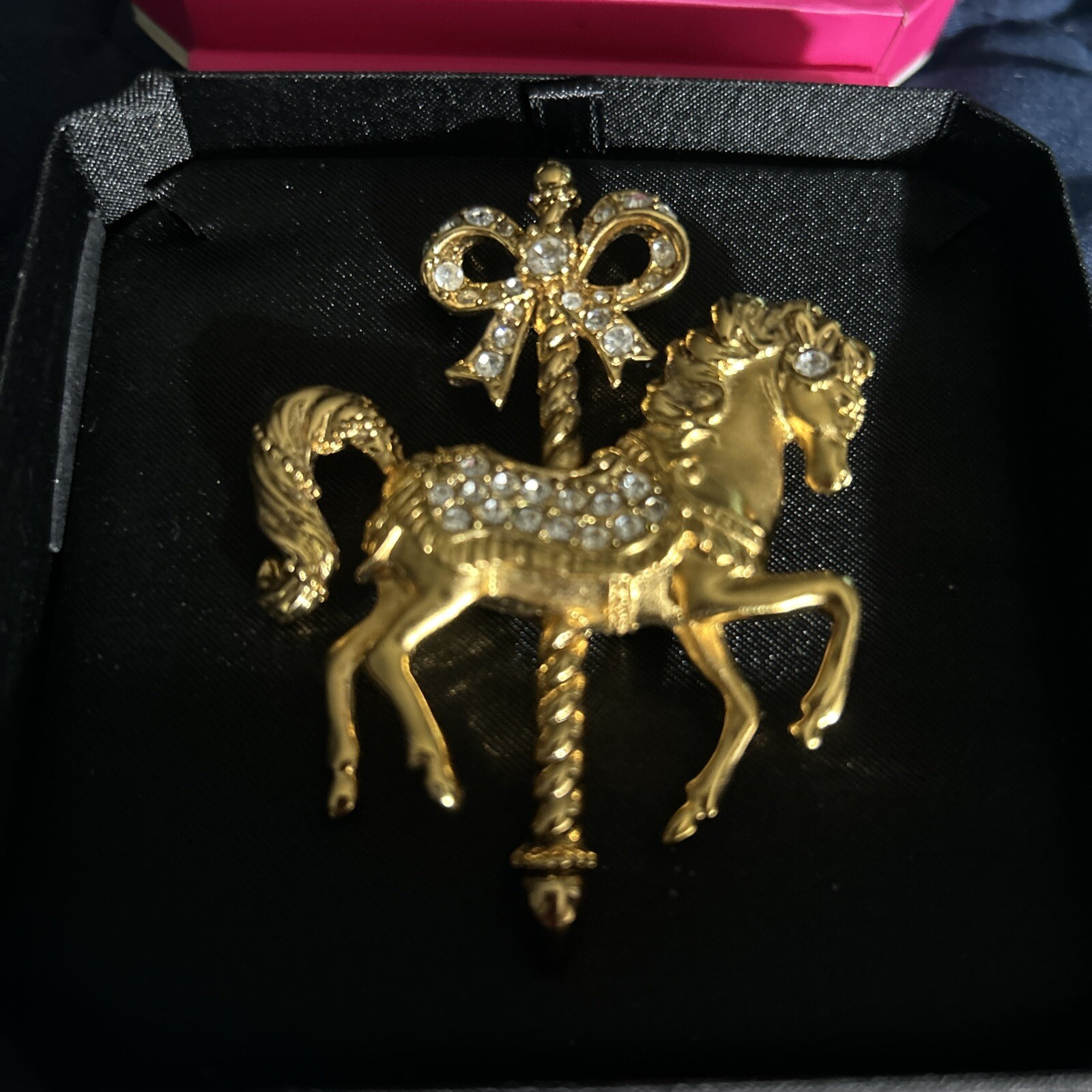 franklin mint carousel Gold Tone Crystal horse Brooch - Gem