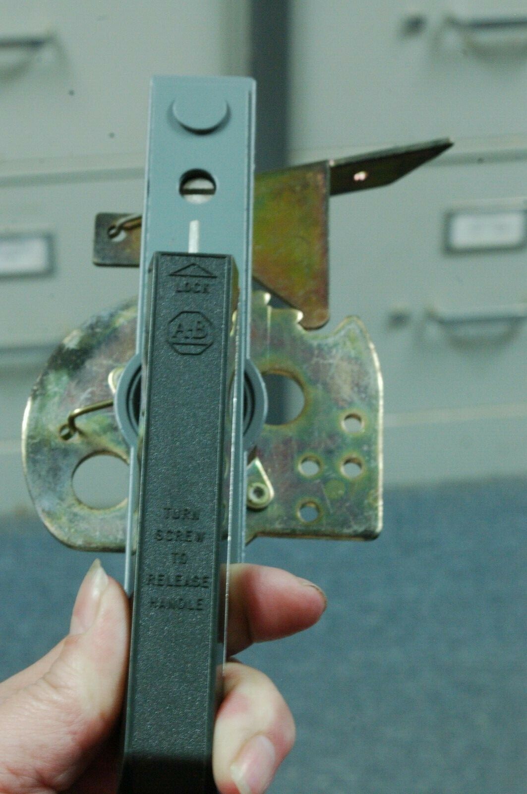 ALLEN BRADLEY 1494F-L2 DOOR HARDWARE KIT Top & Bottom Latching ...