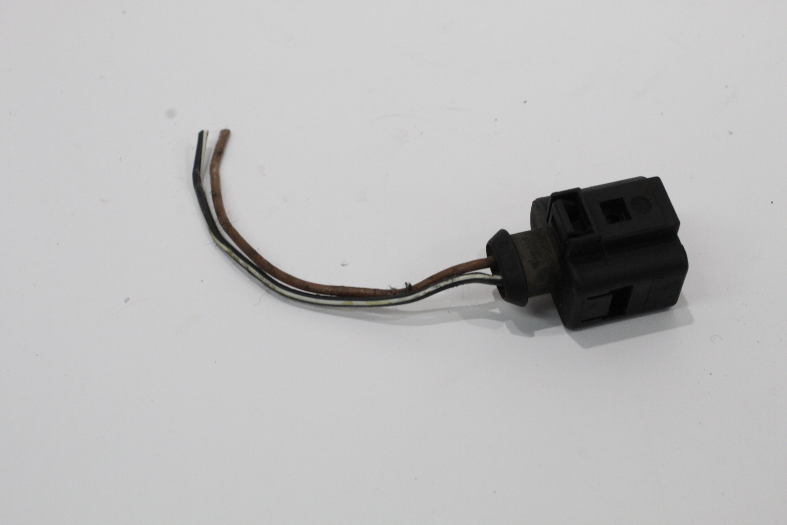 VW Transporter T6 2 Pin Wiring Connector and Short Length of Wire ...