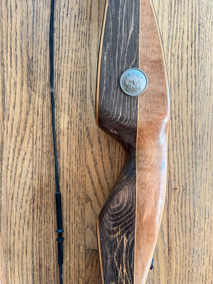 GORGEOUS Vintage (1972) Bear Archery Grizzly Recurve Bow 45# AMO-58 ...