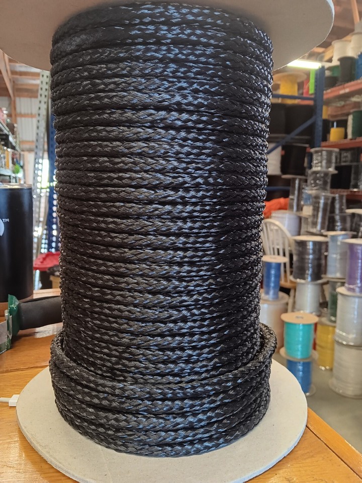 10 mm x 500 ft. 16 Strand Hollow Braid Polyethylene Rope. Black ...