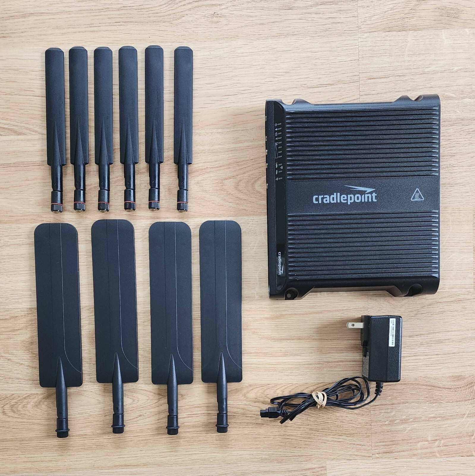 Cradlepoint IBR1700 1200M-B Mobile Broadband Router Dual-SIM w/Antennas ...