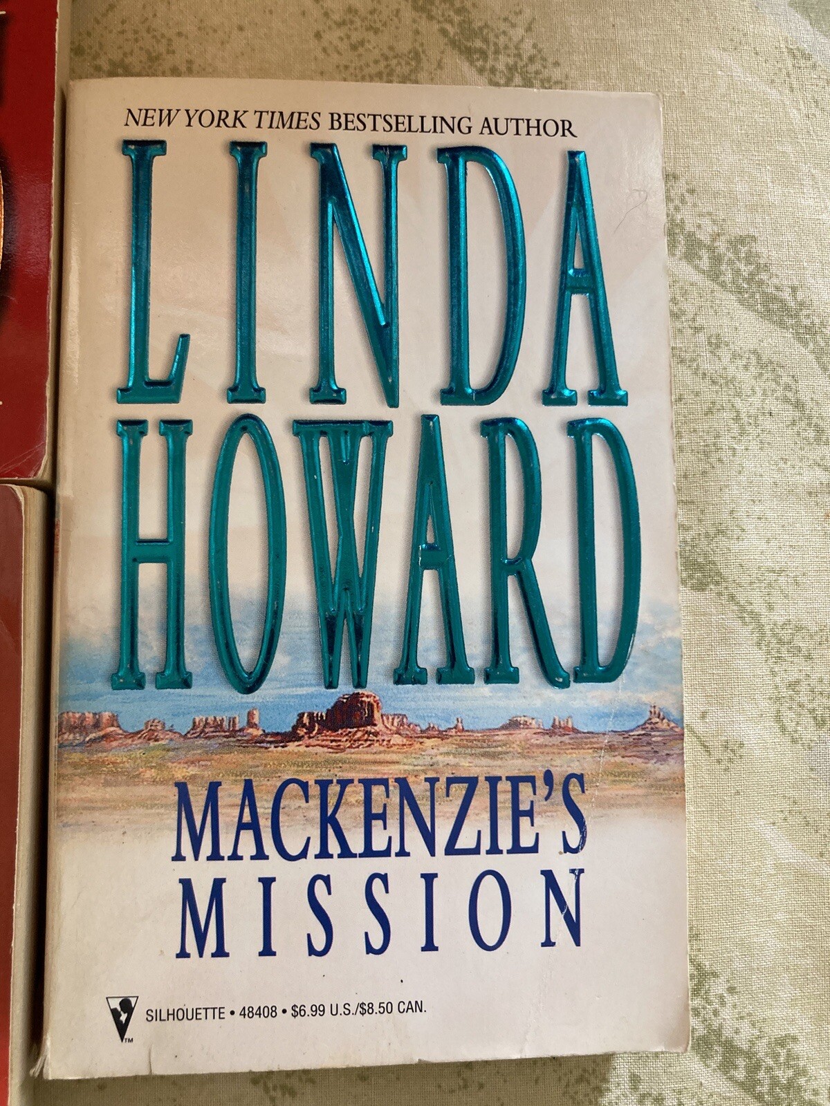 Lot Of 5 Linda Howard MacKenzie Family books + All The Queens Men ...