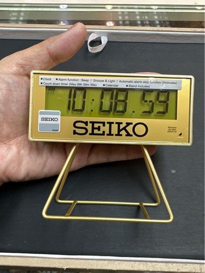 Seiko Countdown Style LCD digital Alarm Clock QHL062G beep snooze ...