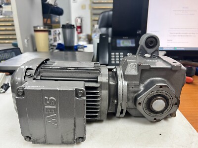 👀 SEW-EURODRIVE .75 HP GEARMOTOR 230/460 YY/Y 1690/75 RPM 3Ø SA37/T ...