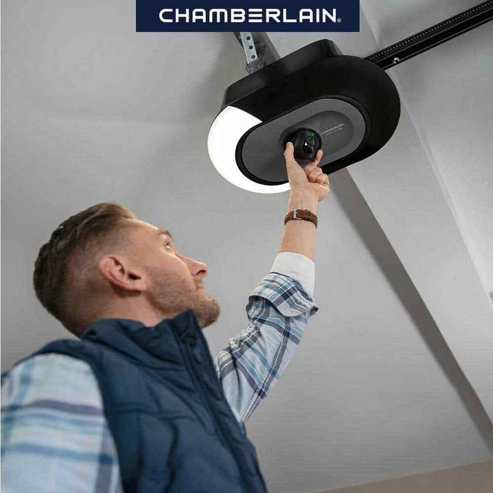 Chamberlain Garage Door Opener W/ Integrated Camera 3/4-HP LED Video ...