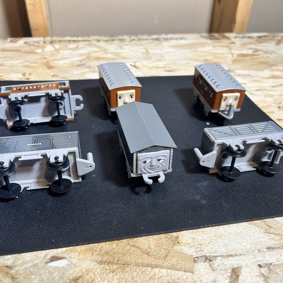 Thomas The Tank Engine Blue Case W/Trains Vintage 1992 All Trains ...