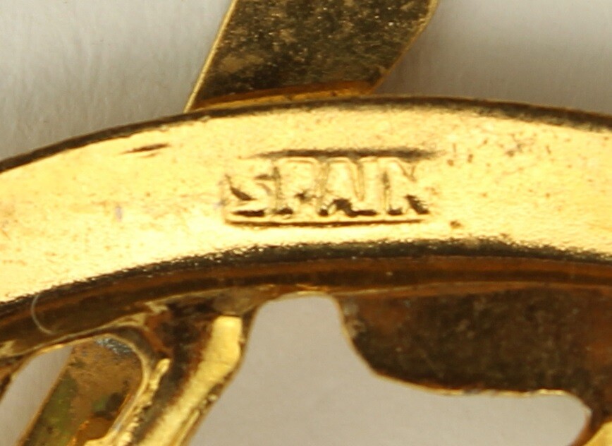 Vintage Chinese Junket Boat 3D Gold Tone Brooch - Gem