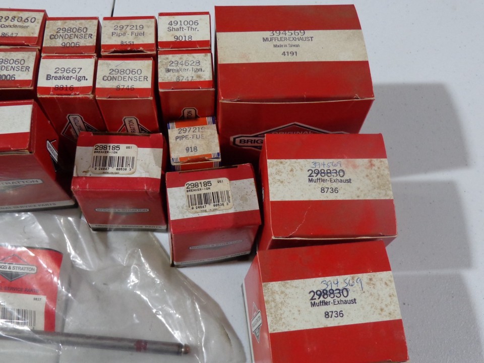 Briggs & Stratton Engine PARTS LOT 497608 298060 294628 692011 29667 ...