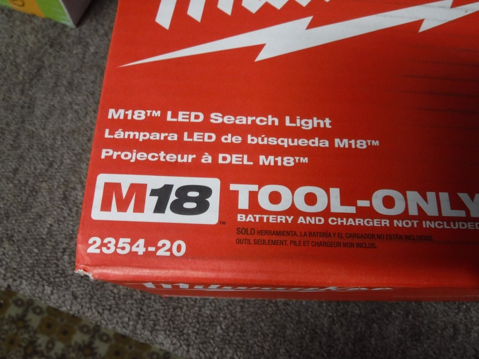 *NEW* Milwaukee M18 1250 Lumens Cordless Search Light (Tool-Only) 2354 ...