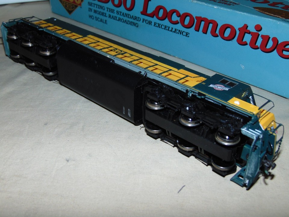 PROTO 2000 23483 CHICAGO NORTHWESTERN SD60 DIESEL WITH DCC + BOX | eBay
