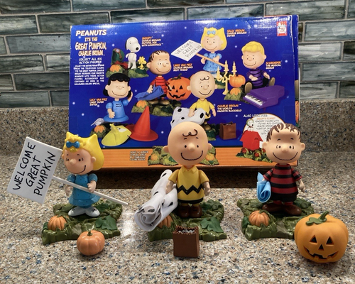 2002 Memory Lane Peanuts The Great Pumpkin Sally Charlie Linus Figure ...