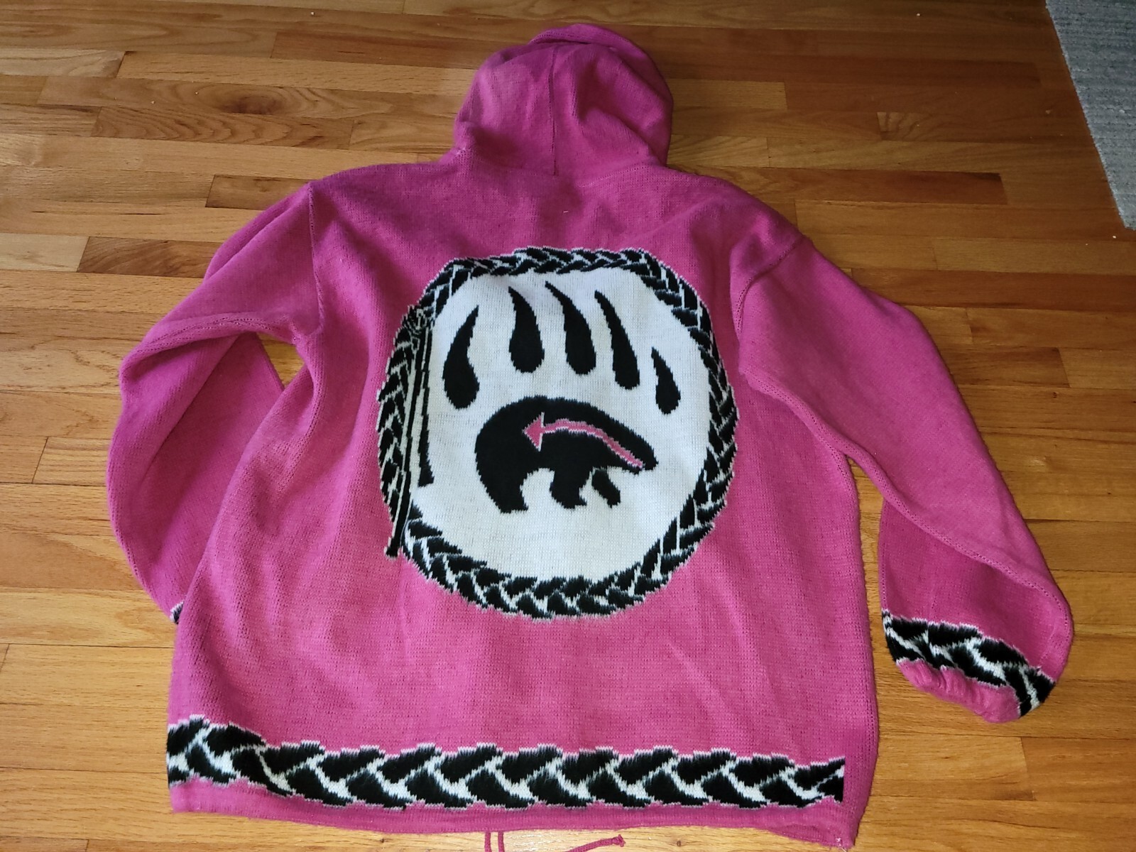 Jaime Chavez Arts of Native Wool Sweater Sz XXL Pink w/ Black Bear ...