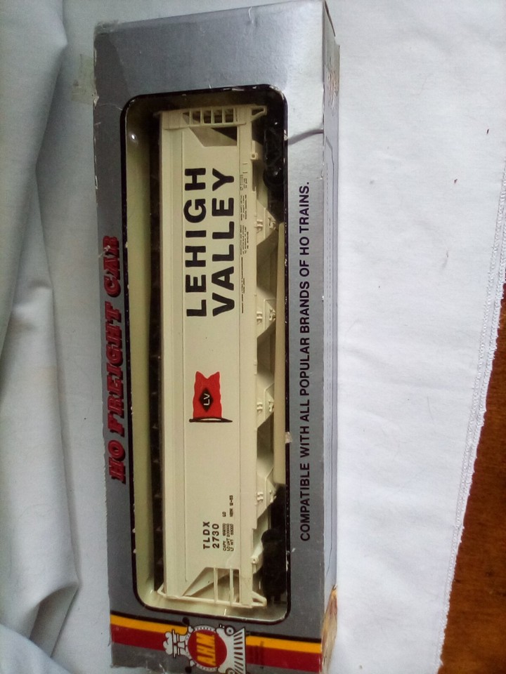 AHM HO Scale Lehigh Valley 54' Covered Hopper | eBay