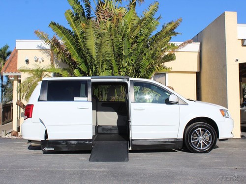 2017 Dodge Grand Caravan SXT Power Foldout w/ Kneel Wheelchair Handicap ...