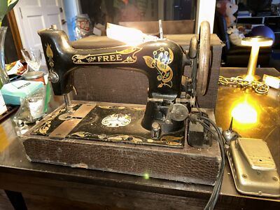 "The FREE" Sewing Machine - Free Sewing Machine Co. Rockford IL Light ...