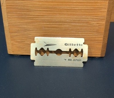 Vintage Gillette PLATINUM-PLUS Razor Blade U.S. Patent Number 3071856 ...