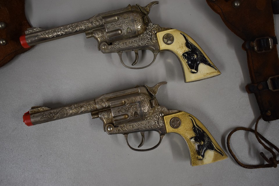 Vintage toy, ROY ROGERS brown leather holster W/ PAIR OF TEXAN JR. CAP ...