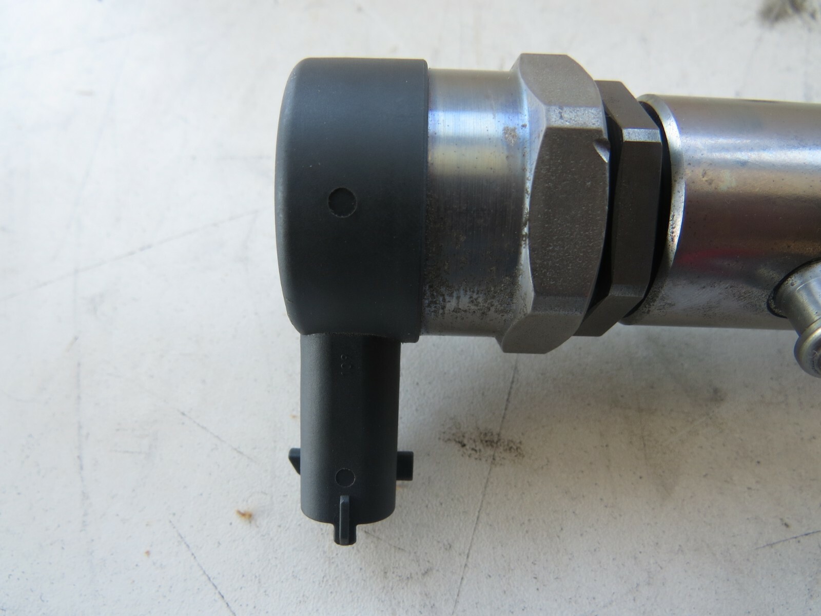 Land Rover Range Rover 2015-2021 OEM Fuel Rail Left (Driver Side ...