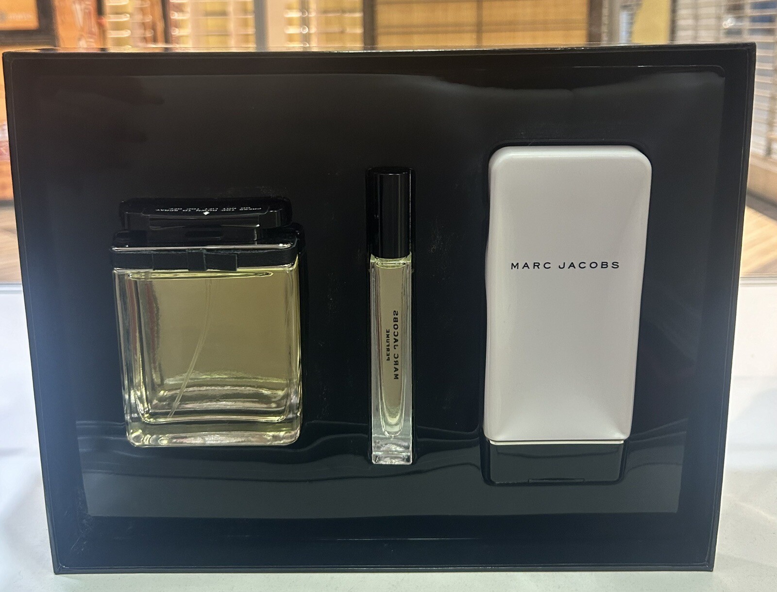 Marc Jacobs Classic 3 pc Gift Set 3.4 oz Eau De Parfum, Creme, Mini ...