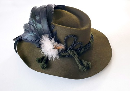 Trachten Hut mit Federn Federgesteck Filz Jagdhut olivgrün | eBay.de