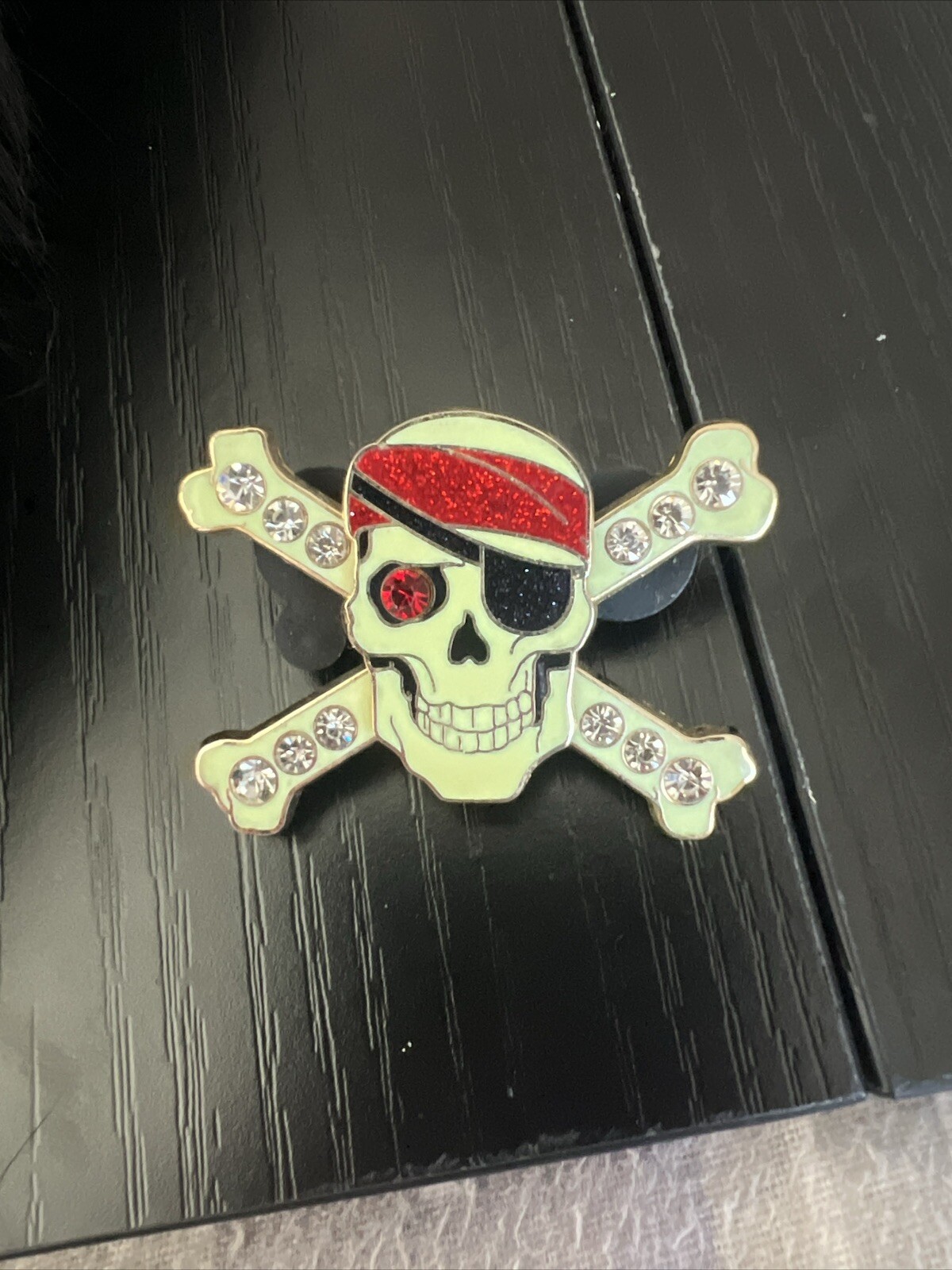 Disney Pin 47937 Pirates of the Caribbean Jeweled Skull Crossbones ...