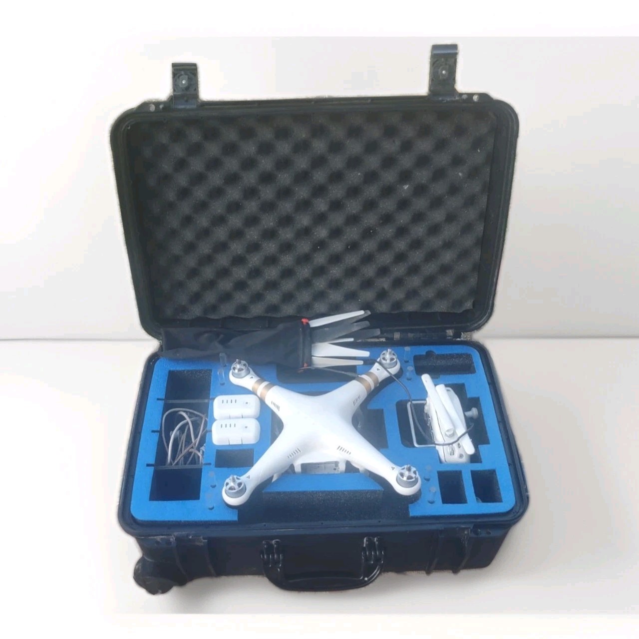 DJI Phantom 3 Advanc Drone w/2batteries, Xtra set of Props. and Memory ...