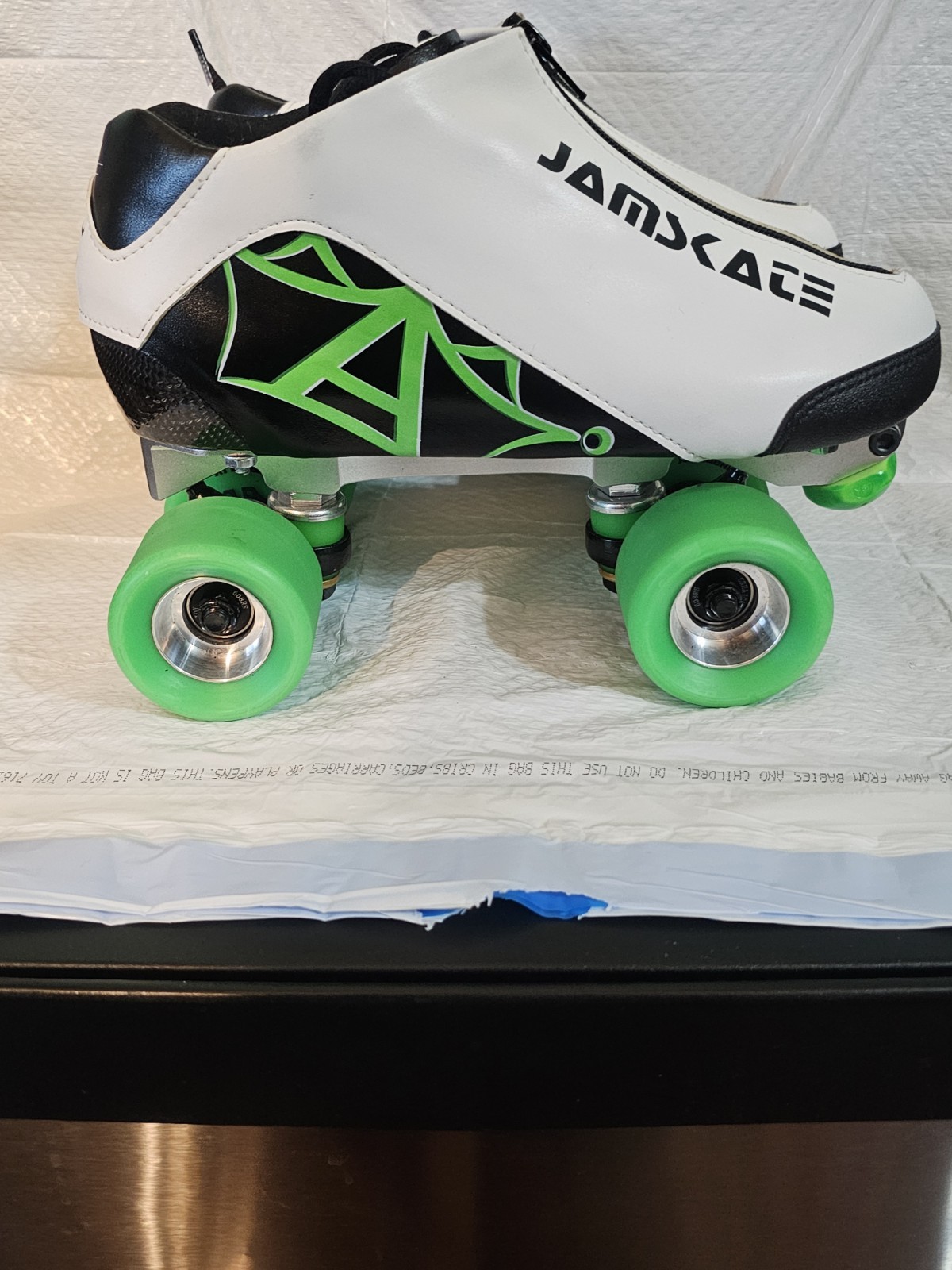 Jamskate Roller Skates in White/Black Neon Green | Roller Skates