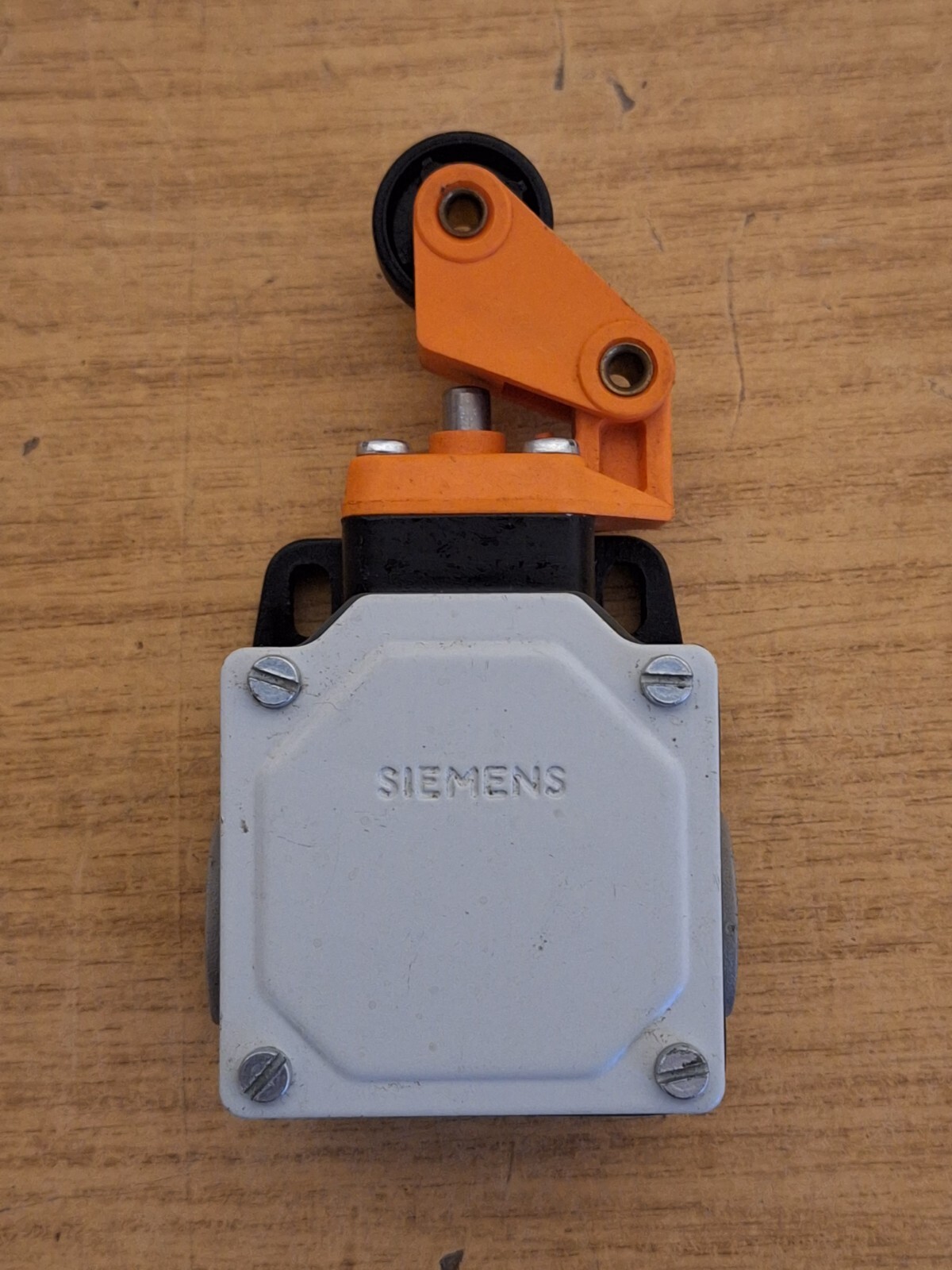 Siemens Lever Roller Limit Switch 3SE3-100-0E Snap Action 1 x N/O & 1 x ...