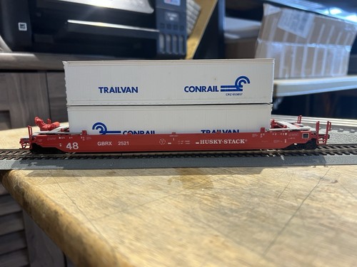 HO scale Athearn 48' Husky-Stack well car GBRX 2521, with conrail ...