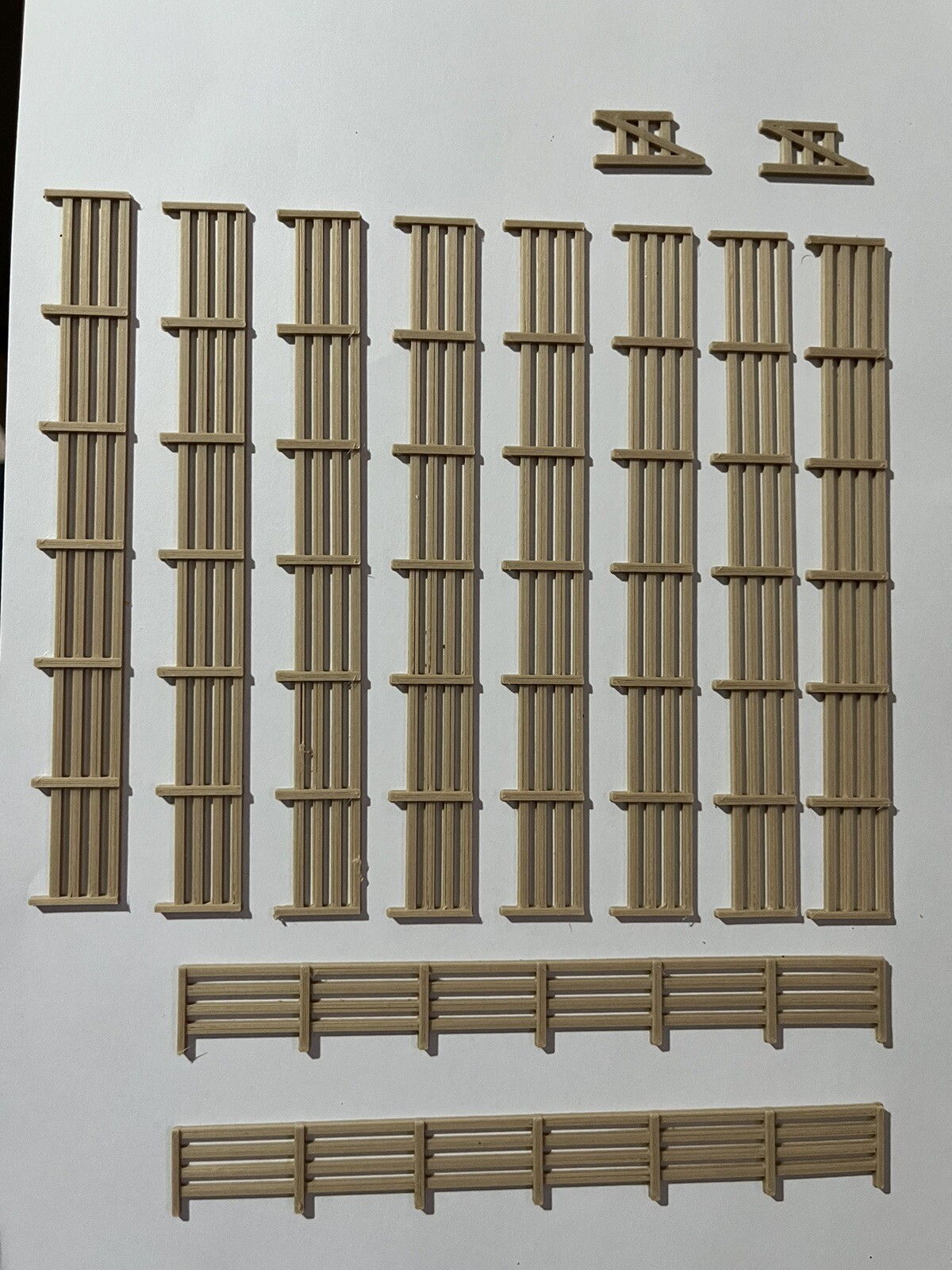 40 Pack Real Wood OO/HO Gauge Fencing &8 Gates - Model Railway Scenery ...
