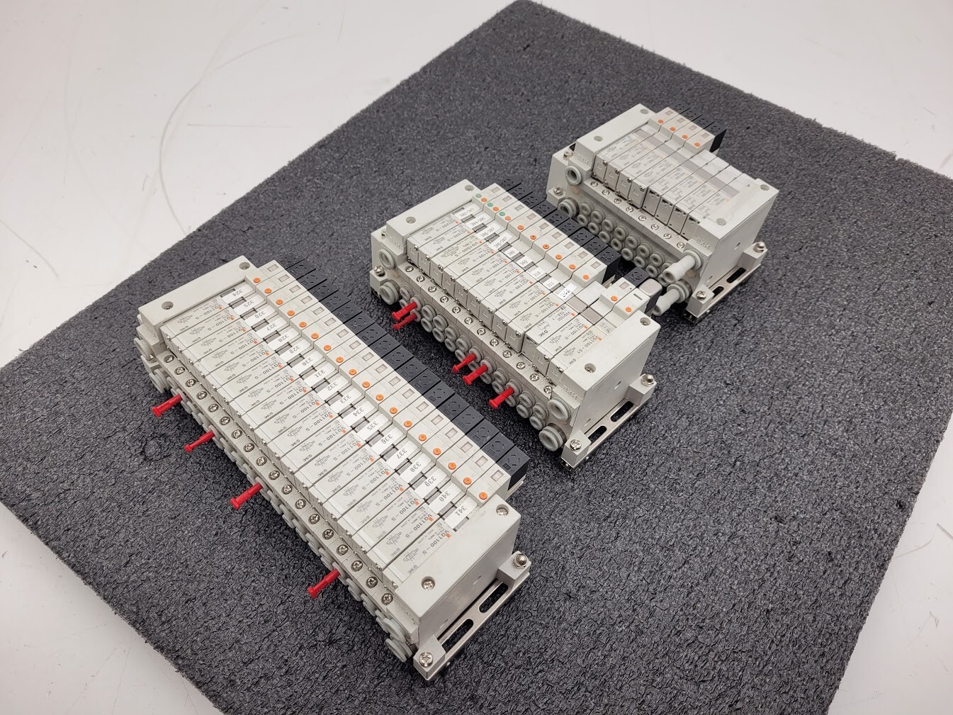 3x SMC Pneumatic Valve Block Solenoid Manifold 24VDC 38 Valves Total ...