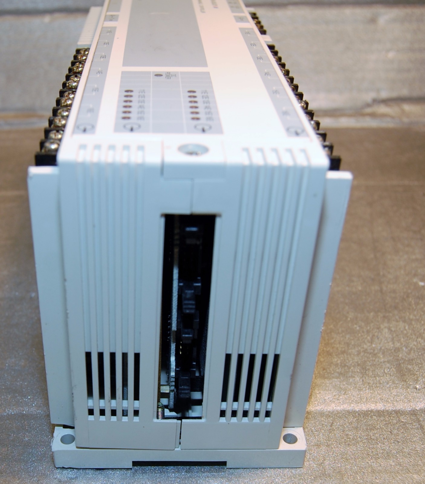 Allen Bradley SLC 100 Relay Output Expansion Unit 1745-E105 Series C ...