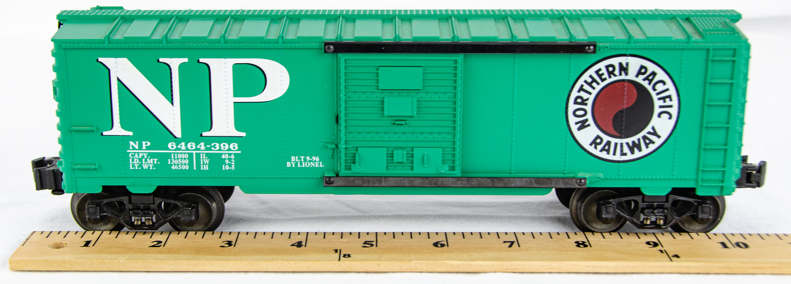 Rail King 1:64 O27 Scale Northern Pacific Railway Model Train Stock Car ...