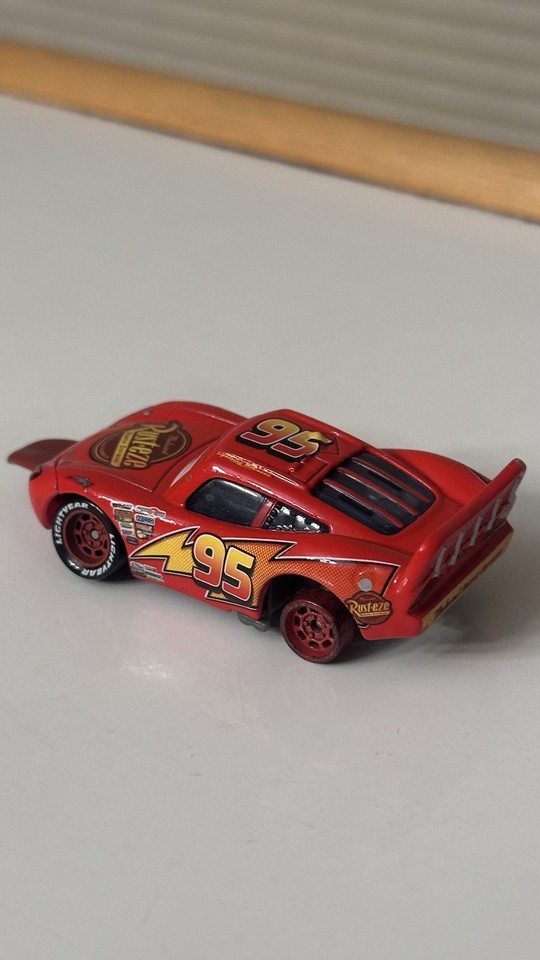 Disney Pixar Cars Finish Line Lightning McQueen Mattel Diecast 1:55 ...