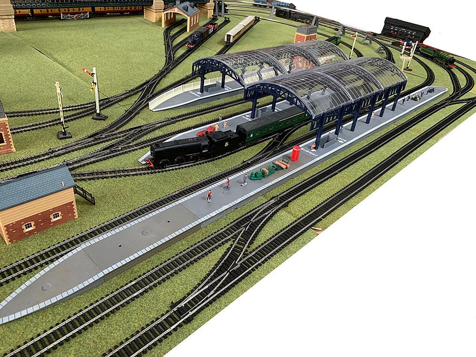 HORNBY Digital Train Set HL14 - 2020 Large Layout with Suspension ...