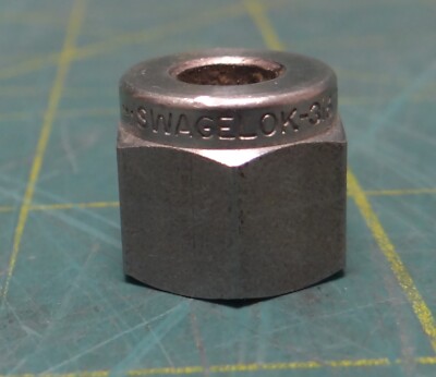 Swagelok 316 Stainless Steel Nut SS-402-1 for 1/4 in. Swagelok Tube ...